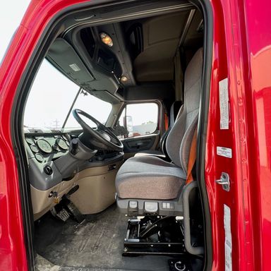 2015 FREIGHTLINER CASCADIA Sleeper | KAG Used Equipment